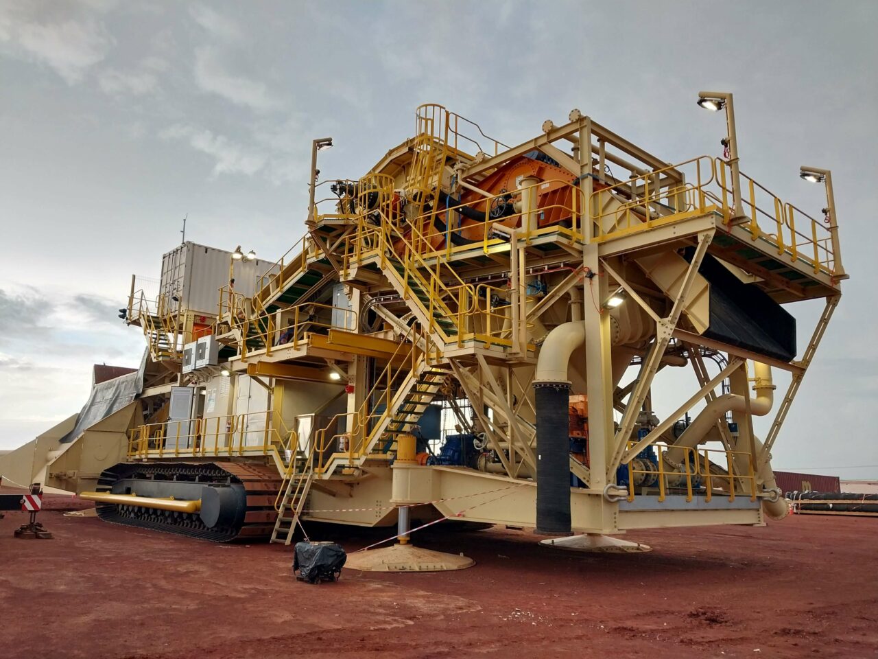 Mobile Dry Mining Unit (track mounted) | ADP Marine & Modular