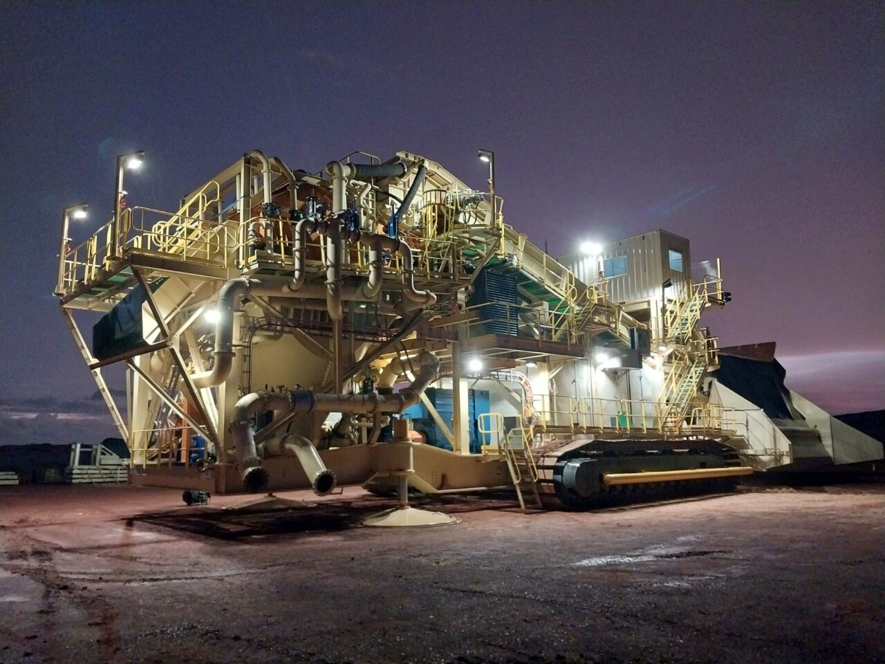 Mobile Dry Mining Unit (track mounted) | ADP Marine & Modular