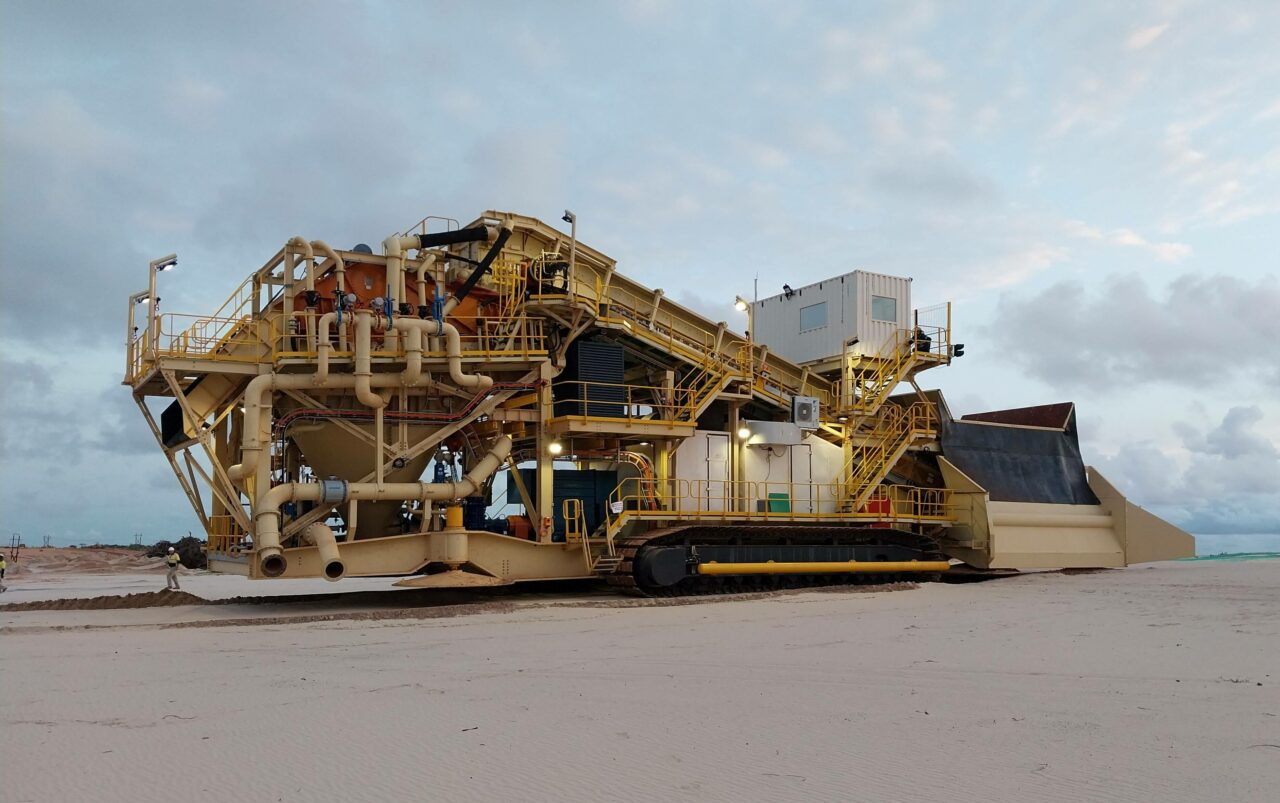 Mobile Dry Mining Unit (track mounted) | ADP Marine & Modular